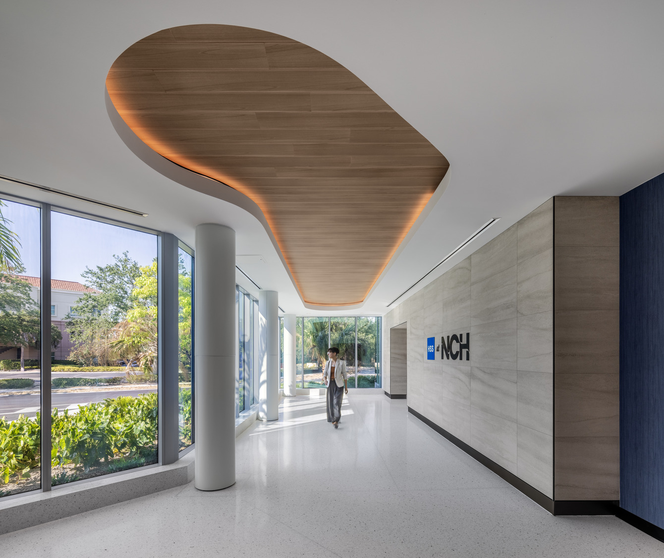 Pavillon Patty & Jay Baker de l’hôpital NCH North, dédié aux services ambulatoire et d ...